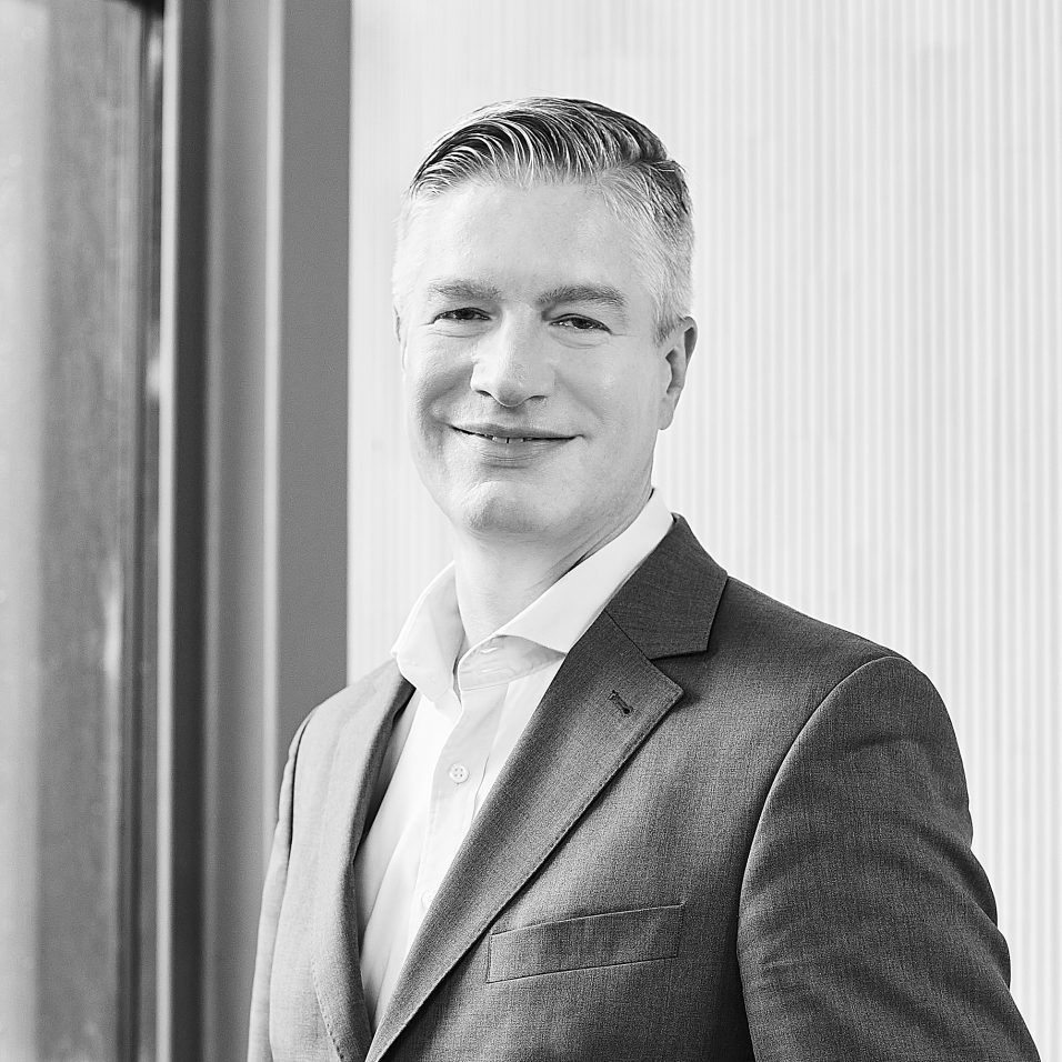 Powerfully agile - Versus Magazine